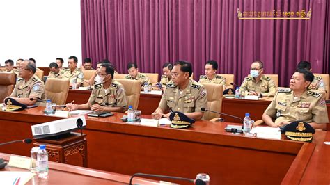 ឯកឧត្ដម នាយឧត្តមសេនីយ៍ សាស្រ្តាចារ្យ សេង ផល្លី ប្រធានបណ្ឌិត្យសភានគរបាលកម្ពុជា