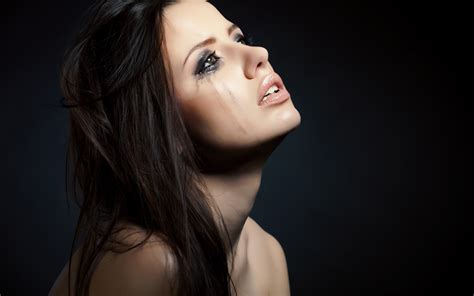 Плачет девочка в Георгий Долматов Стихи ру