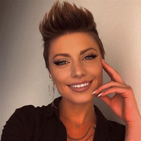 15 Idee Tagli Di Capelli Corti E Medi Con Ciuffo Laterale E Styling