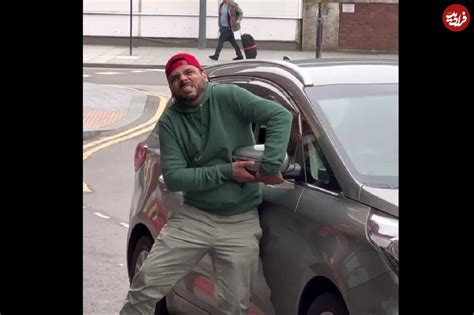 ویدئو دوربین مخفی واکنش جالب راننده به دزدیدن آینه بغل ماشین اش