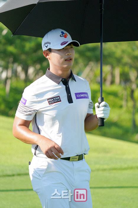 [포토]배용준 기분 좋은 출발