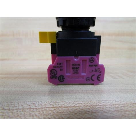 IDEC HW4B V4F11 R Emergency Switch HW4BV4F11R W HW F01 New No Box Mara Industrial