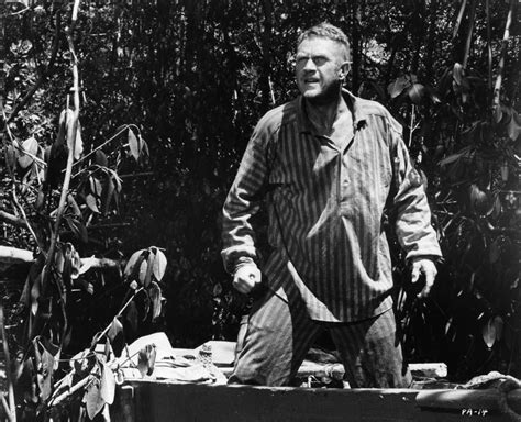 עדיין על האי