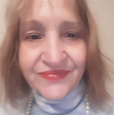 Красиви Отгледах дъщеря си сам 15 години по късно тя ми разби сърцето това беше урокът