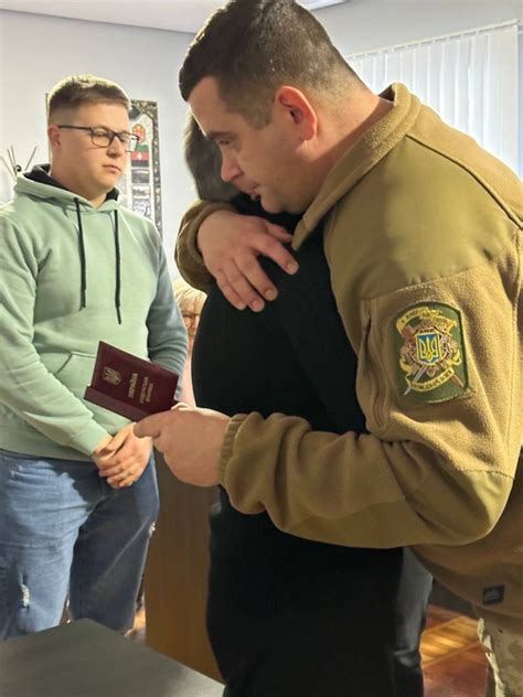 Рідним полеглих Героїв з Нововолинська вручили їхні посмертні нагороди БУГ Ua