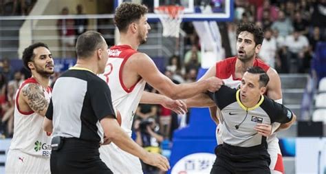 Basketball Top5 影fiba爆發史上最嚴重衝突事件！土耳其、喬治亞球員大打出手場邊球迷狂扔水瓶 土耳其球員賽後在更衣室遭