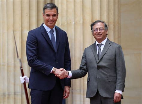 Gustavo Petro La Primera Dama Y Cinco Ministros Recibirán La Gran Cruz