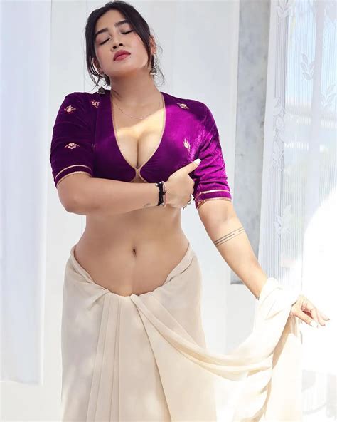 ఎద అదలత సఫయ అనసర రచచ అరధ నగనగ బడప పడకన Actress Sofia Ansari Looks