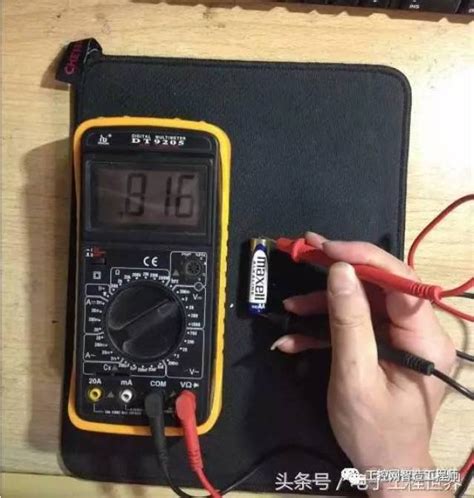 用万用表测电池怎么测 用万用表测纽扣电池 万用表测电流 大山谷图库