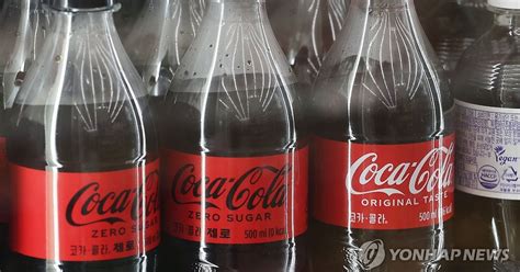 생수·음료 페트병에 재생원료 사용 의무화환경부 입법예고