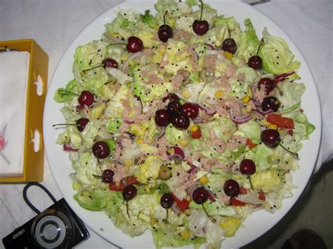 무료 이미지 소고기 빵 혈액 요소 질소 칼로리 치즈 버거 닫다 조리 맛있는 감자 튀김 상추 사진술 참깨 씨앗 간식 맛좋은 나무 쟁반 불량