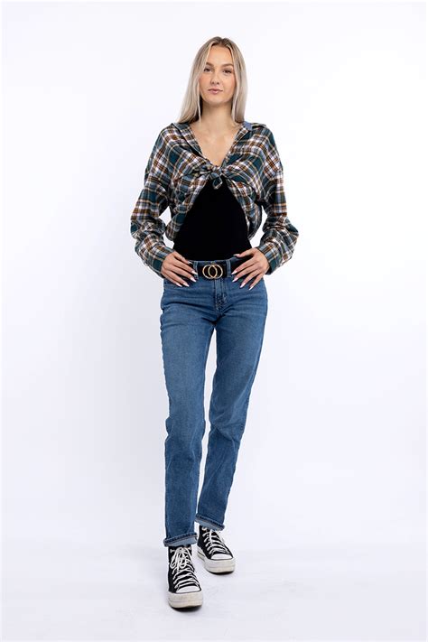 Ava R New View Modeling