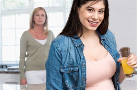 დედაჩემს ვუთხარი რომ ორსულად ვიყავი მან სილა გამარტყა უვარგისი მიწოდა და სახლიდან გამომაგდო