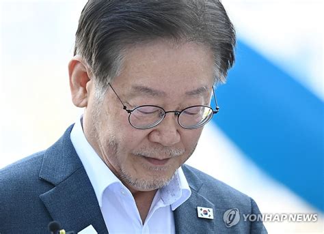 피의자 신분으로 수원지검 출석한 이재명 대표 연합뉴스