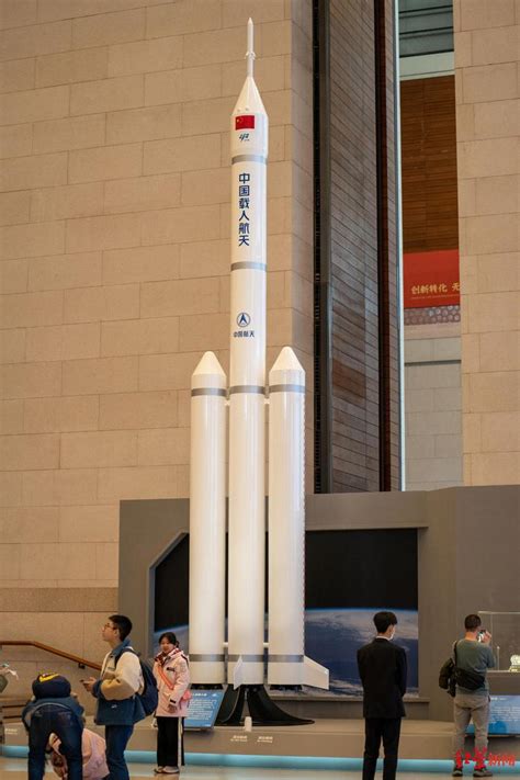 我国计划2030年前首次登月：新一代载人飞船返回舱可重复使用，未来将建月球基地手机新浪网