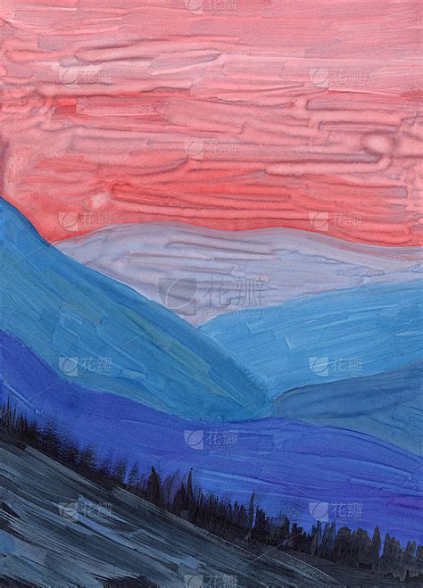 手绘丙烯，油画或水粉画。红日落山。蓝色和黑色的山剪影。森林和树木。纹理背景。农村的风景。自然与生态。