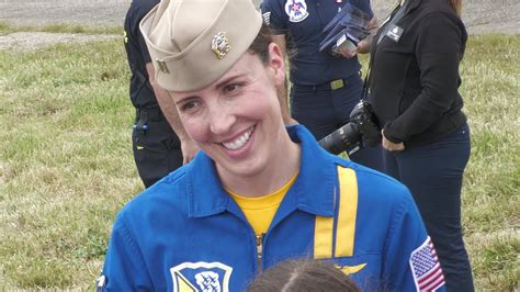Blue Angels First Female Jet Demo Pilot Lt Amanda Stalin Lee Point