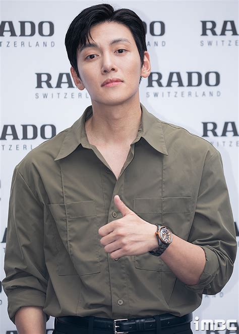 [포토] 지창욱 비오는데 엄지 라도