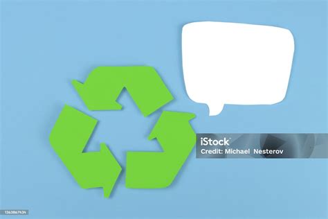파란색 배경에 녹색 종이로 만든 재활용 의 표시와 텍스트 음성 풍선 감소에 대한 스톡 사진 및 기타 이미지 감소 개념 개념과 주제 Istock