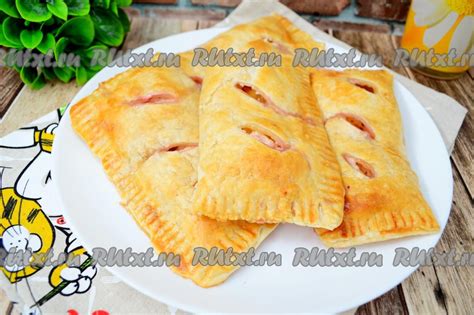 Слойки с творогом и клубникой: 17 фото в рецепте