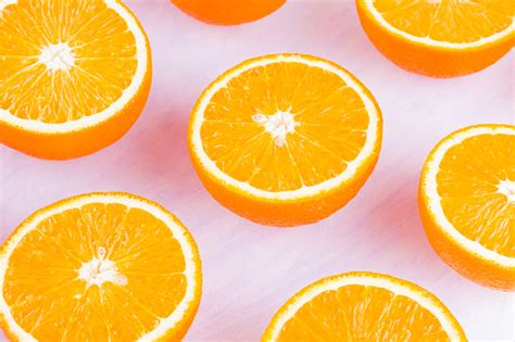 오렌지 과일의 배경입니다 신선한 오렌지의 많은 반쪽 평면도 주스를 만들기 위한 감귤 류 흰색 바탕에 슬라이스 오렌지의 많은 개념 0명에 대한 스톡 사진 및 기타 이미지