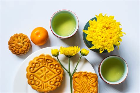 문 케이크와 차 중국어 중순가 축제 백색에 절연 되어 있습니다 공간 복사 0명에 대한 스톡 사진 및 기타 이미지 0명