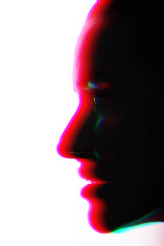 그림자로 덮인 아름다운 여성 얼굴 실루엣 부분 Rgb 컬러 채널 분할 효과 스타일 어두운 색에 대한 스톡 사진 및 기타 이미지 어두운 색 옆모습 25 29세 Istock