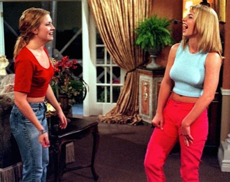 11 Ways Sabrina The Teenage Witch Fashion Was So 90s — Photos