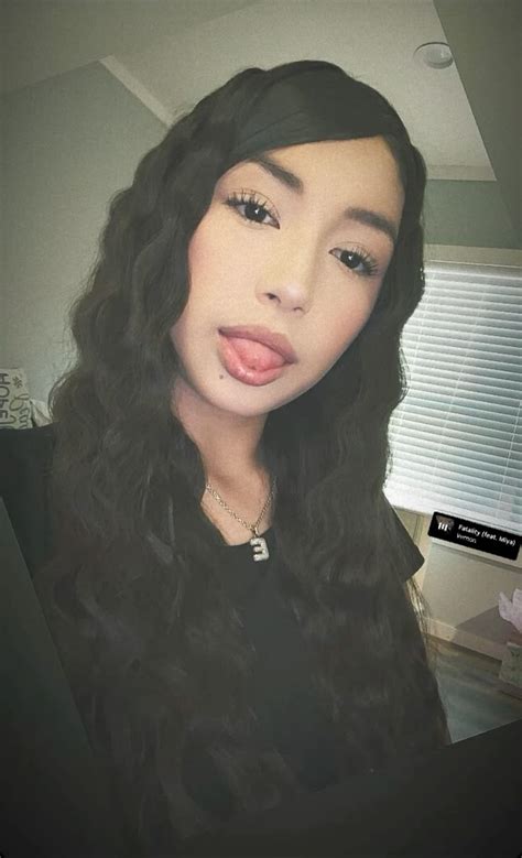 Pin By Eslivs1 On Pins By You Long Shiny Hair Latina Makeup Looks