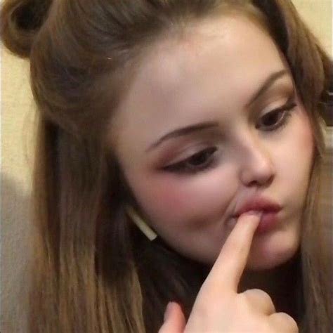 Pin By تيـنآ On أفتــار آت Most Beautiful Faces Bff Photoshoot