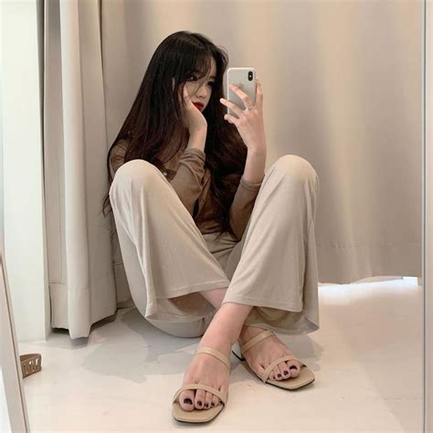 남수민 โพสต์ 이 존예 바지는 뭘까~요” บน Instagram • ดูรูปภาพและวิดีโอทั้งหมดของ Suminzz Mirror Selfie