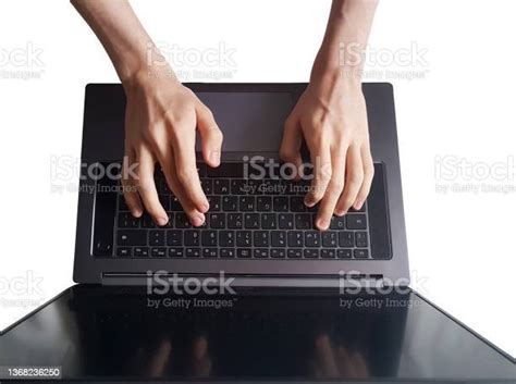 흰색 배경에 고립 된 노트북 키보드에 입력 하는 남성 손 작업 개념 프리미엄 사진 남성에 대한 스톡 사진 및 기타 이미지