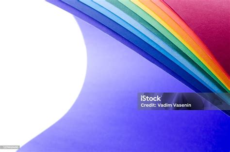역동적 인 스타일의 무지개 물결 모양의 곡선 라인과 추상 밝은 부드러운 디자인 배경 템플릿 배너 디자인 개념 0명에 대한 스톡 사진 및 기타 이미지 Istock