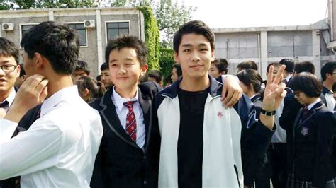 青春的纪念 北京四中学生毕业留影 优新闻 校服，校服定制，校服设计，北京四中校服定制，人大附中校服定制，北大附中校服定制 名校校服定制，优卡校服 优卡科技