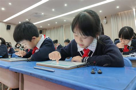 中小学课堂迎来三位 智能伙伴”：备课、教学、作业辅导助手，实现基础教育更高层次优质均衡
