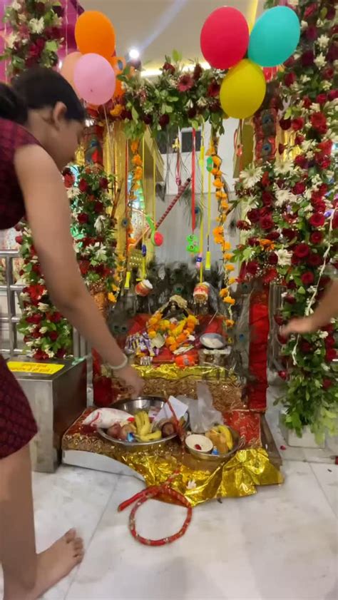 राधा रमण हरी गोविन्द बोलो गोविन्द बोलो हरी गोपाल बोलो राधा रमण हरी