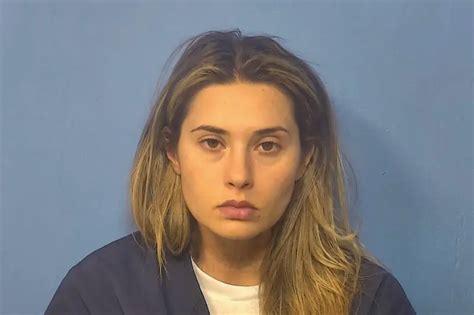 Учительница 45 раз занялась сексом с подростком в школе и поплатилась это