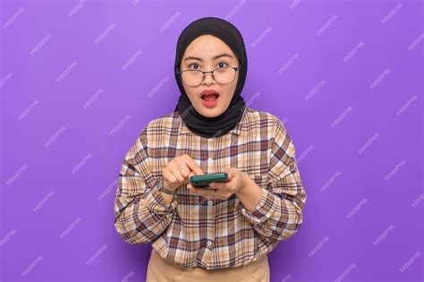 Premium Photo Shocked Young Asian Woman In Plaid Shirt Holding A