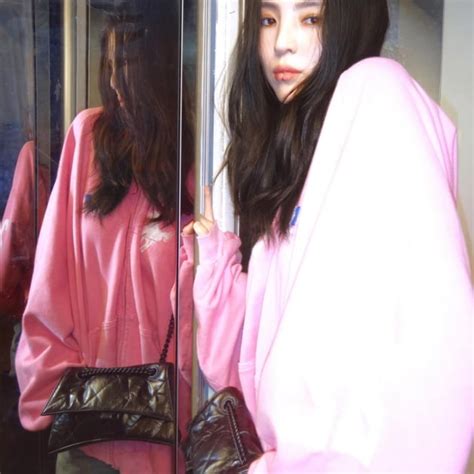한소희 입술 피어싱볼터치만 했을 뿐인데진한 화장 안해도 퇴폐美ten★ 텐아시아