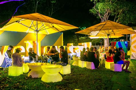 야외 바 테이블 Led 조명 큐브 의자 바 의자 Led 색상 변경 의자 파티 테이블 클럽 가구 Led 칵테일 테이블 Buy 독특한 의자 Led 큐브 의자 칵테일 테이블