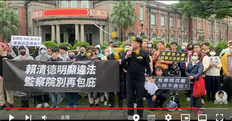 剛剛國昌老師在監察院外面抗議，被砸太陽花😍😍😍😍😍😍😍 ㄍㄌㄋ黃國昌畢龜畢拐