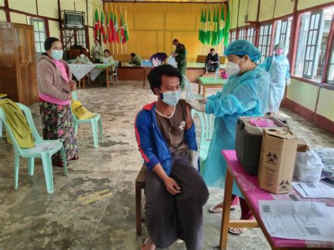 ပင်လောင်းမြို့နယ် အ ထ က ၂ ၌ ဦးစားပေးအုပ်စုတွင်ပါဝင်သူများအား ကိုဗစ် ၁၉ ရောဂါကာကွယ်ဆေး ဒုတိယအကြိမ