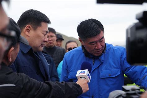 Ерөнхий сайд Л Оюун Эрдэнэ Улаанбаатар Дархан чиглэлийн хатуу хучилттай автозамыг энэ онд