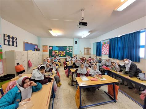 معلمان مدارس غیردولتی کارت صلاحیت حرفه‌ای معلمی دریافت می‌کنند ایمنا