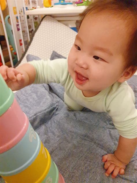 생후 8개월 아기 놀아주기 컵쌓기 놀이 최애 네이버 블로그