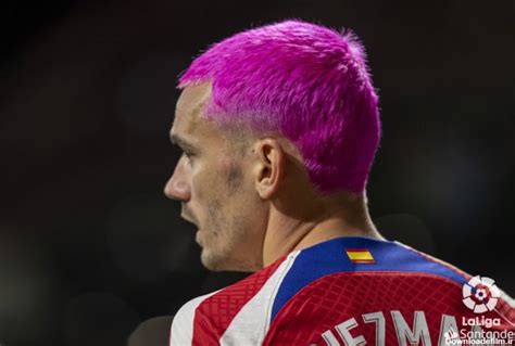 عکس گریزمن با موی صورتی