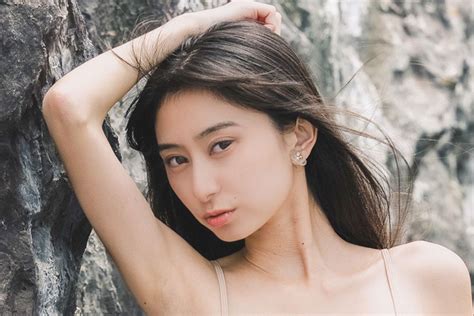桑田彩、岩場のヌーディビキニ グラッチェ