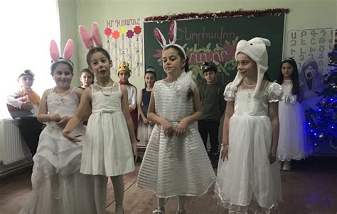 დილისკის N2 საჯარო სკოლის მოსწავლეთა მრავალფეროვანი საახალწლო ღონისძიება ეტალონი