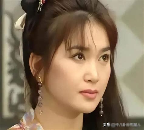 一看正臉是大美人，側臉卻一馬平川，這7位女星美得很勉強