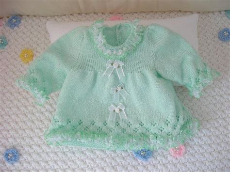 Вязание для младенцев Уютные свитера и подушка для малыша